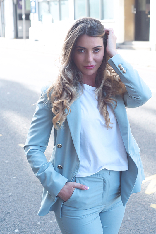 ELEONORA – Model Folio