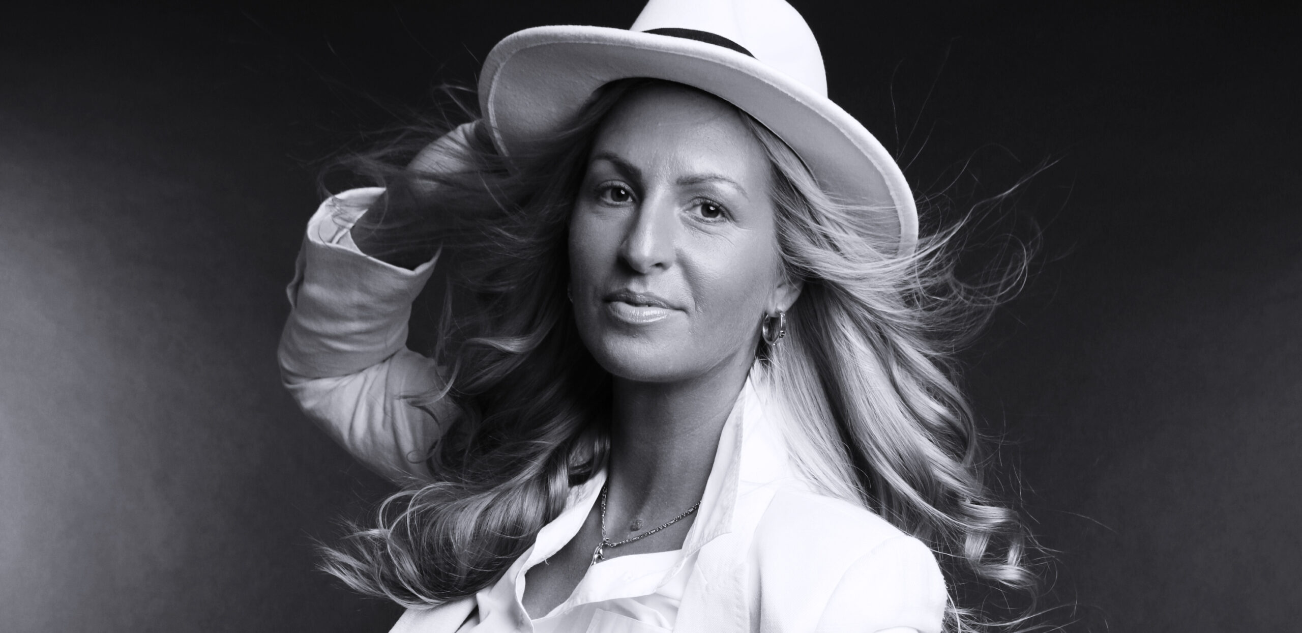 EMILIA – Model Folio