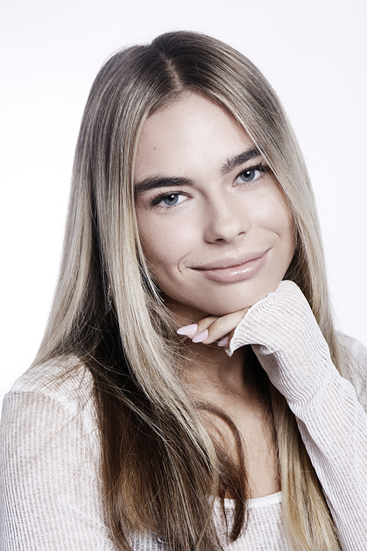 MISCHA IVY – Model Folio