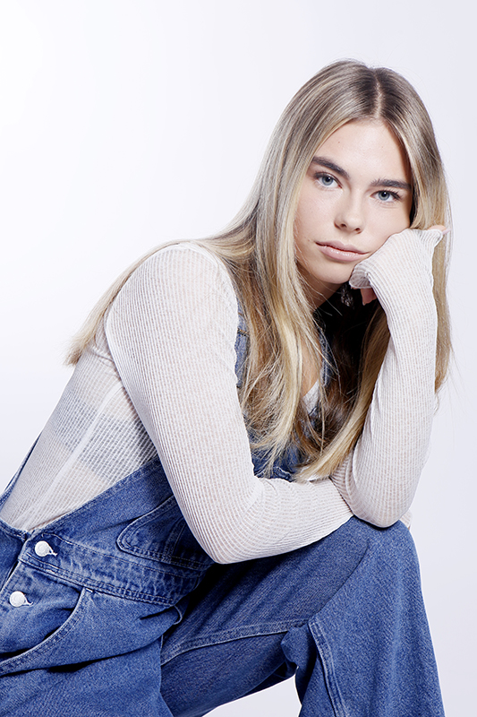 MISCHA IVY – Model Folio