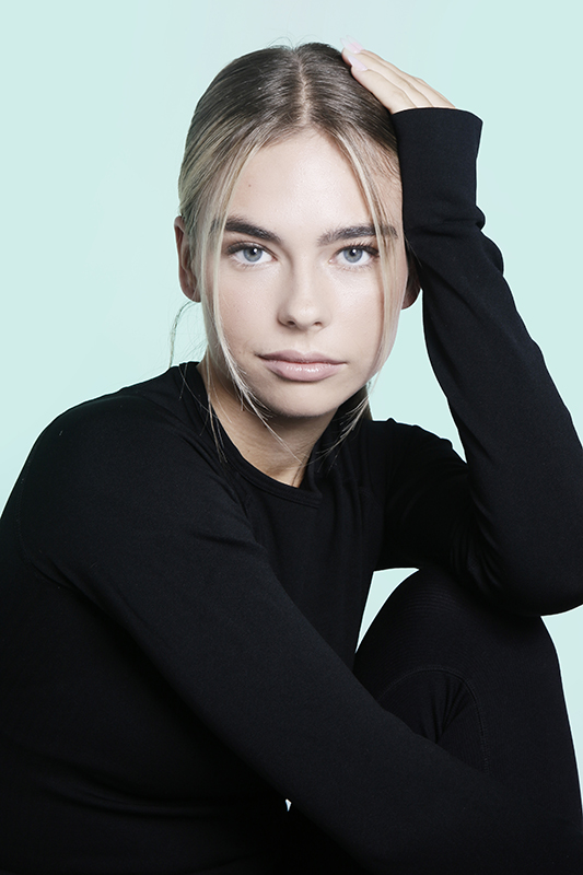 MISCHA IVY – Model Folio