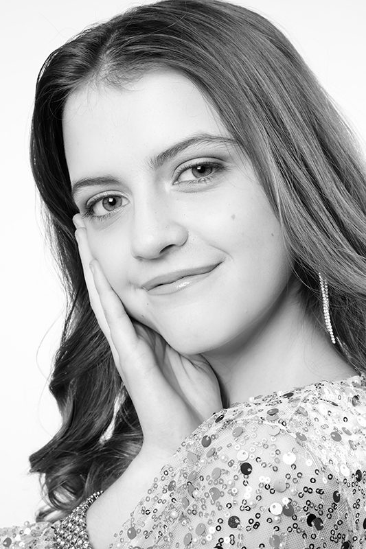 MOLLY ELIZABETH – Model Folio