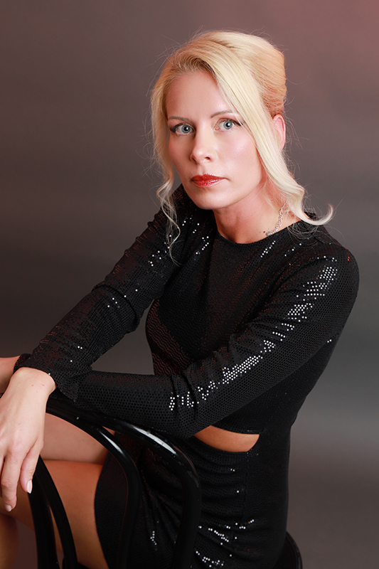 NIKOLETTA – Model Folio