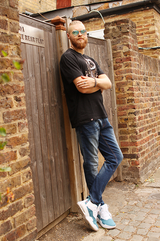 SIMON J – Model Folio